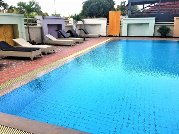Large Corner Studio Condo Jomtien - Sleeps 2 - Pattaya
