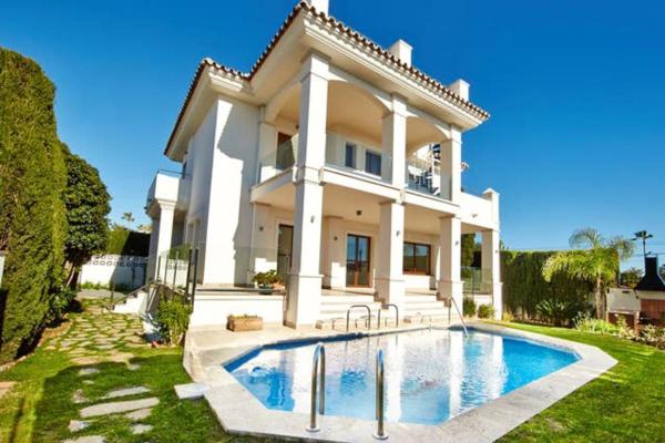 Villa En La Playa De Costabella, Marbella. - Marbella
