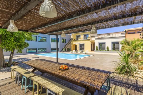 Charming Villa In Quelfes With Shared Pool - Faro