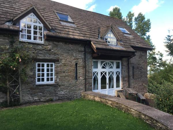 15th Century 6-bed Farmhouse Sleeps 11 Pets Ok - Brecon
