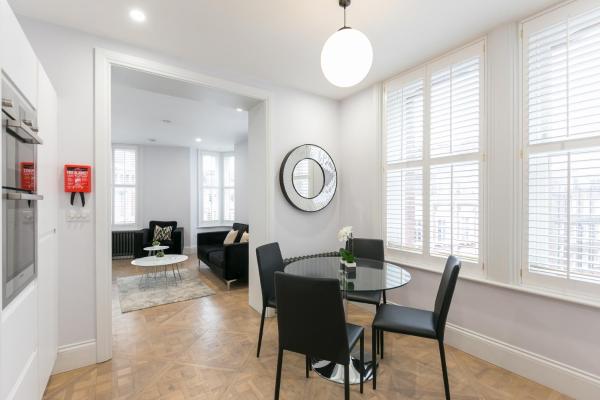 Urban Chic - Shaftesbury - London