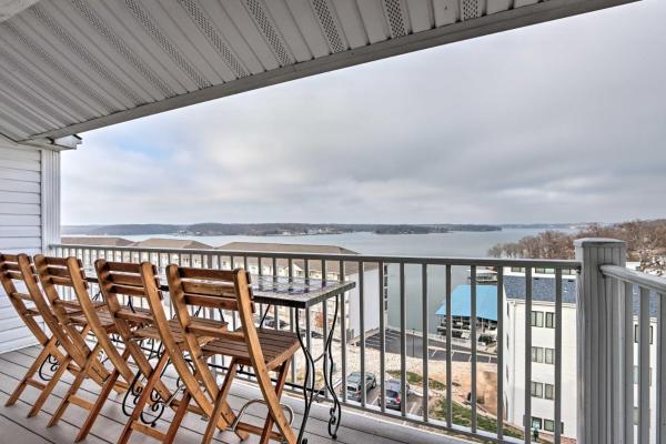 1 Mi To Shops And Dining Idyllic Lakeside Getaway! - United States