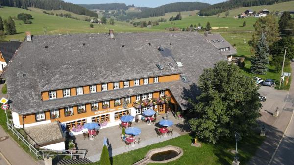 Hotel Zum Löwen - Unteres Wirtshaus - Simonswald