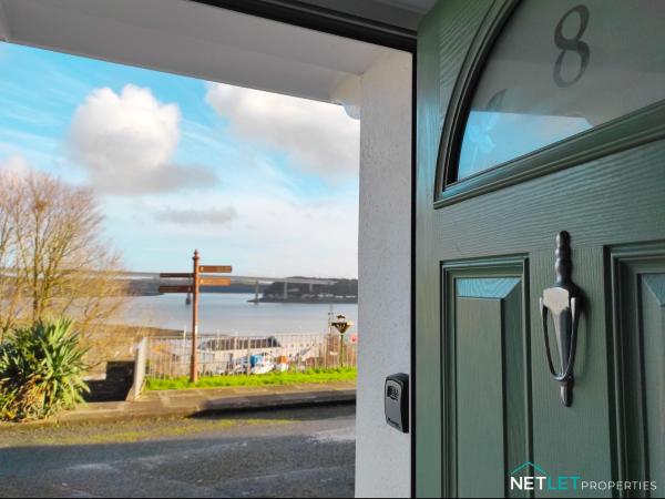 Station Cottage - Gorgeous Property With Breathtaking Views Of Neyland Waterway - Pembroke Dock