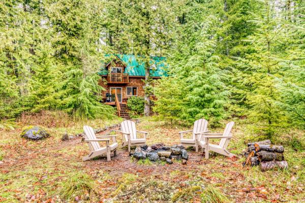 Recently Remodeled Riverfront Home With Fireplace, Firepit & W/d - Dog-friendly - Oregon