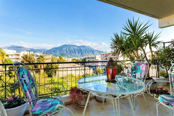 Bright Comfy Flat Near The Beach & The City Center - Kalamáta