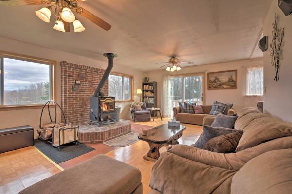 Private Hot Tub And Fireplace Poconos Home! - Pennsylvania