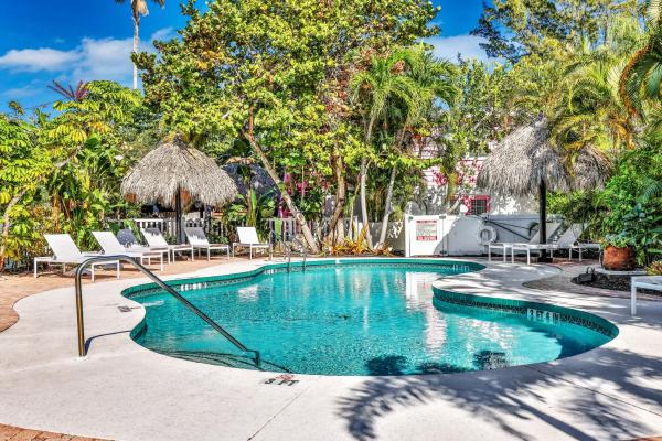 Sunrise Garden Resort - Anna Maria, FL