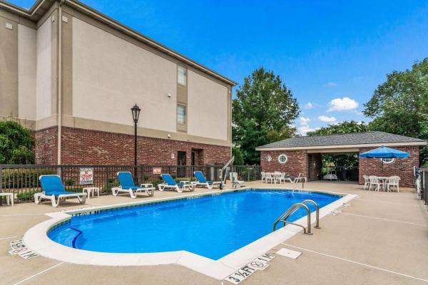 Sleep Inn & Suites Smithfield Near I-95 - Blue Ridge Mountains