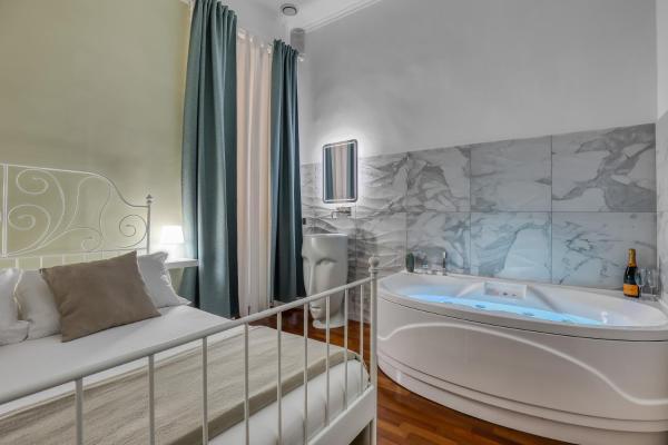 Atrhome Frattina Luxury - Monti