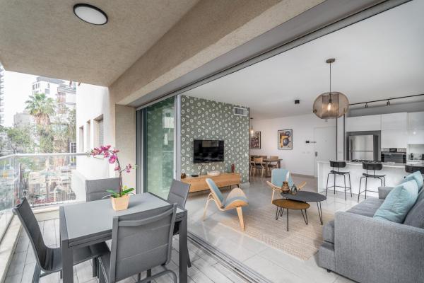 3 Bedrooms Apt Balcony & Parking Near Banana Beach - Tel Aviv-Jaffa