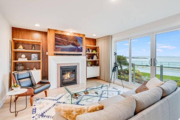 Dream View Beach House - Oak Bay