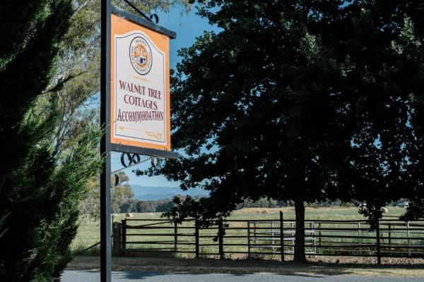Walnut Tree Cottages - Myrtleford