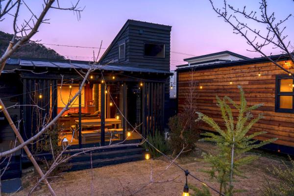 Tiny Base The River House & Trailer - Shimoda