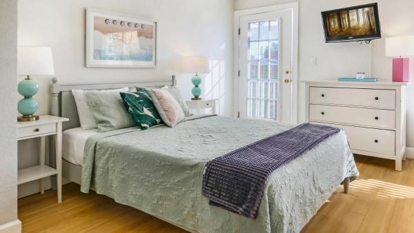 Coconut Inn Pass-a-grille Beach - Treasure Island, FL