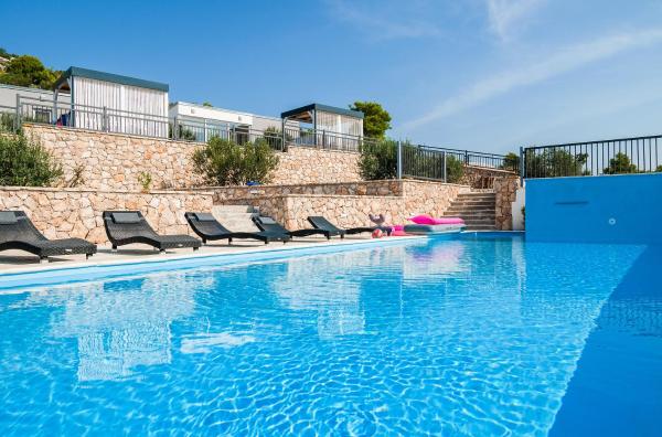 Camp Panorama With Pool - Biograd na Moru
