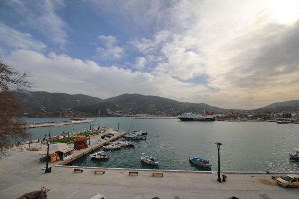 Molos House In The Old Port Of Skopelos - Скопелос