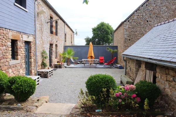 Maison Charmante Près De Sains Avec Spa Et Jardin Clos - Pontorson