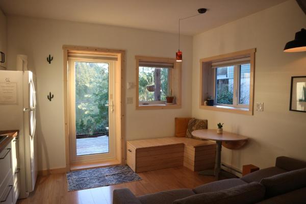 Le Chalet Waterfront Studio Suite, View, Patio, Kitchen - Ucluelet
