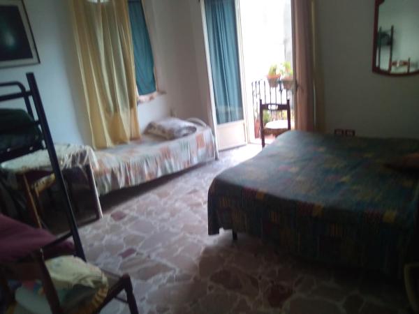 Large Room For Five People - Letojanni