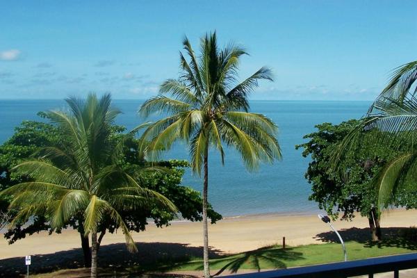 Beachfront Apartments On Trinity Beach - Cairns