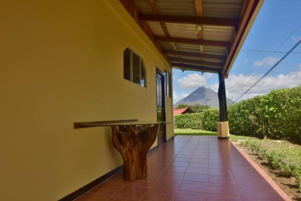 Casa Amarilla, Volcano View, Walking Distance Town - Alajuela Province