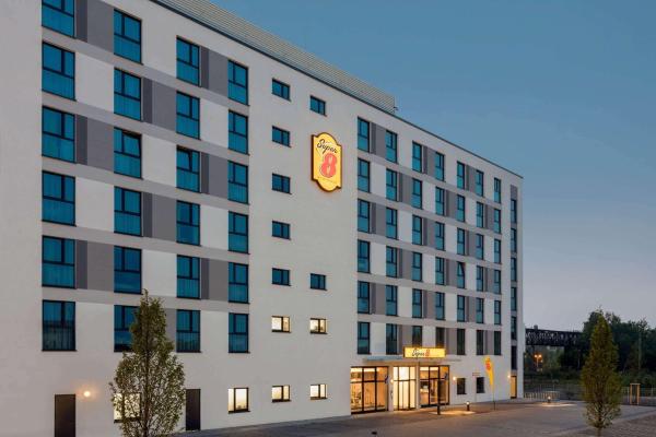 Super 8 By Wyndham Oberhausen Am Centro - Bottrop