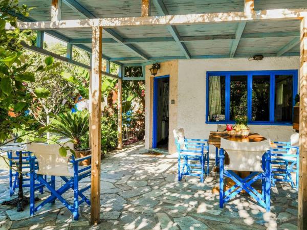 Pretty Holiday Home With Lotus Garden Terrace Near Seabeach - Paleóchora