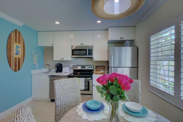 Lulu's Key House Green 1/1 Upstairs - Siesta Key, FL