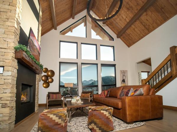 The Bear's Getaway - Jacuzzi, Indoor/outdoor Fireplace, Fantastic Location! - Estes Park, CO