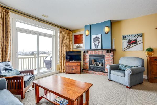 2 Bedroom Condo Only Steps To The Village! - Ontario