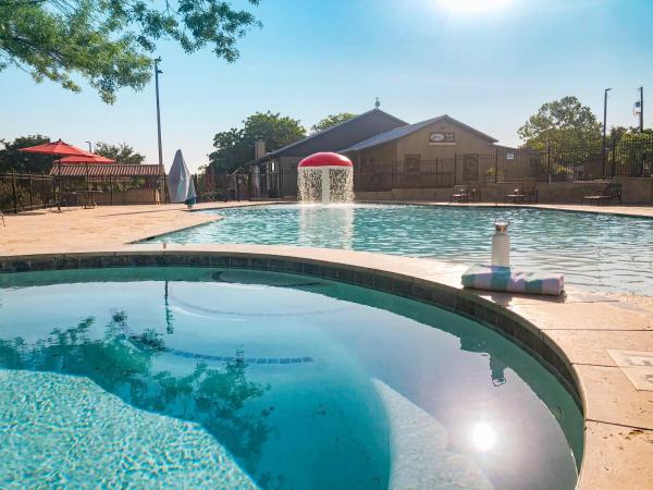 Sun Retreats Texas Hill Country - New Braunfels, TX