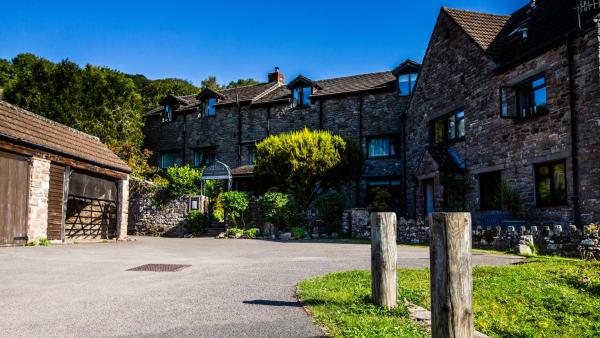 Parva Farmhouse Riverside Guesthouse - Chepstow