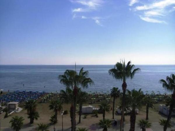 Sunorama Beach Apartment - Larnaca