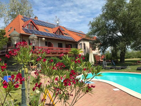 Zsanett Hotel - Lake Balaton