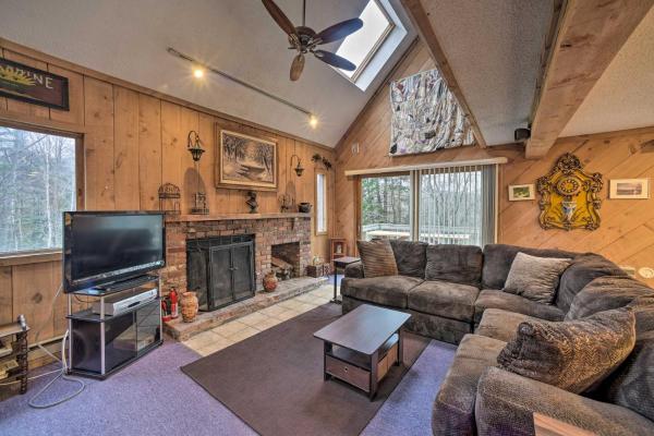 Cozy Mountain Retreat With Deck About 3 Mi To Mount Snow - Dover, VT