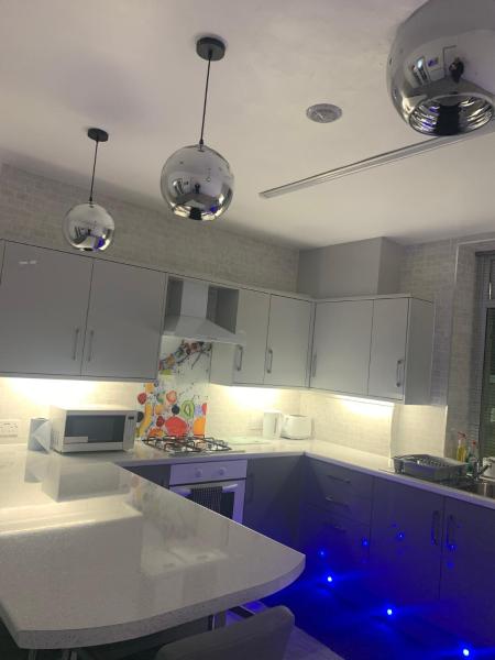 Travis House Three Luxury Modern Living Free Wifi - West Yorkshire