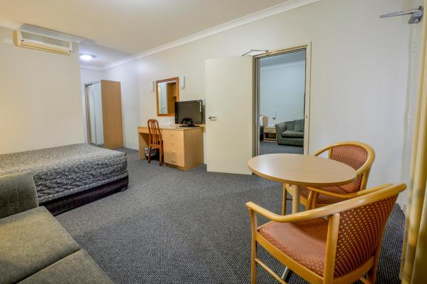 Golden Guitar Motor Inn - Tamworth
