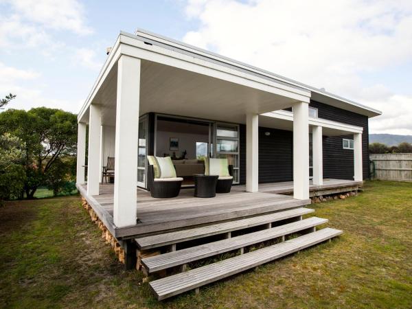 Waikanae Retreat - Waikanae Beach Holiday Home - Waikanae