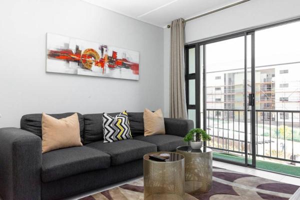 Alimama Spaces: The Robert's Greenlee Apartment - Edenvale