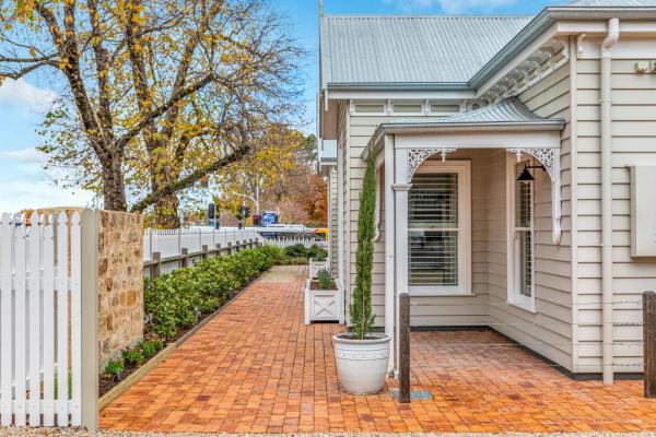 Grandview Accommodation - The Elm Tree Apartments - Woodside