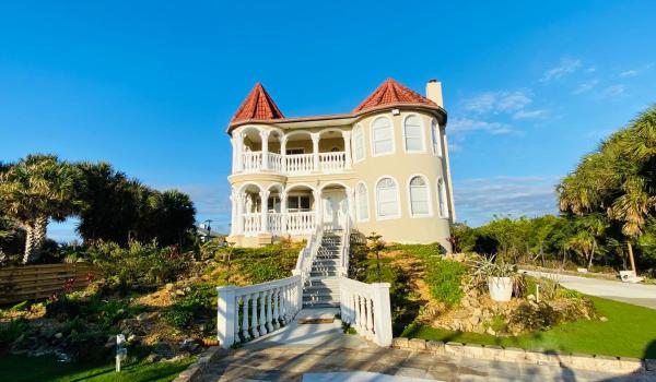 Castle, Pvt Pool, Hot Tub, Beach, Mini-golf, Dock, Fishing, Ping Pong - Flagler Beach, FL