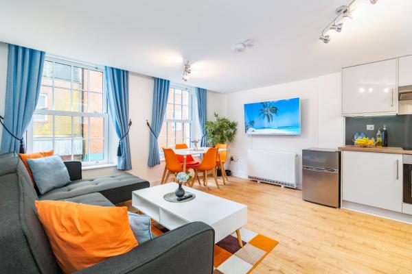 Central Apartment With 55” Smart Tv+netflix - Andover, KS