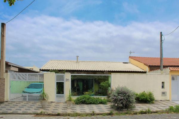 P004 - Casa Com 3 Dormitórios, Churrasqueira E Apenas 150m Da Praia - Peruíbe