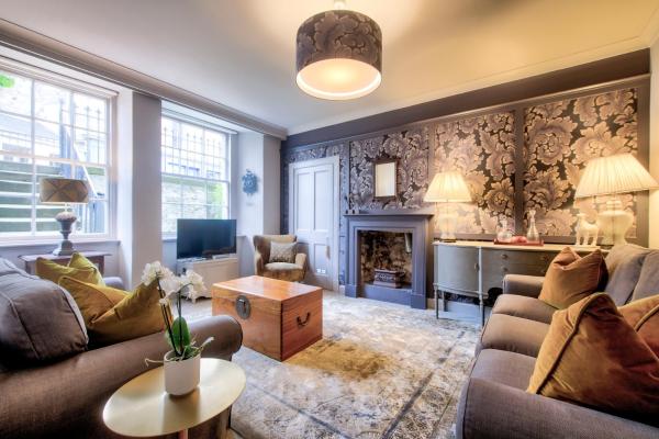Hamilton Place - Beautiful And Central City Apartment With Private Entrance Sleeps 4 - Edinburgh Airport (EDI)