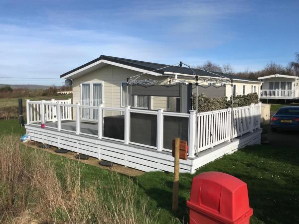 2 Bedroom Caravan Nv16, Lower Hyde, Shanklin, Isle Of Wight - Sandown