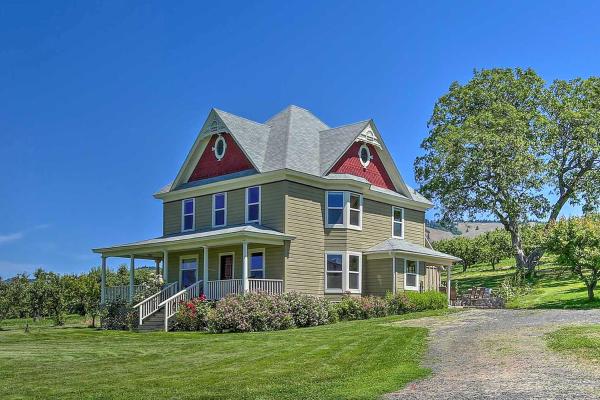 Storybook Glade Historical Homestead With Views! - Parkdale, OR