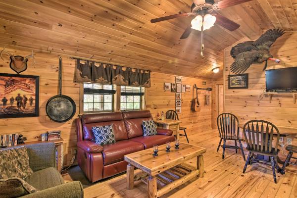 Parsons Semper Fi Cabin With Fire Pit! - West Virginia