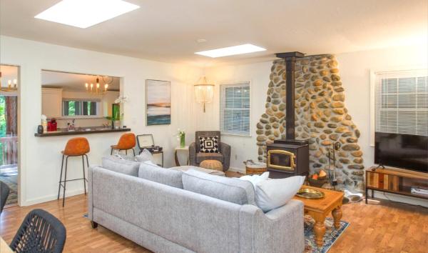 Summit Sanctuary! Redwoods! Fire Table!! Bbq Grill! Fast Wifi!! Dog Friendly! - Russian River, CA