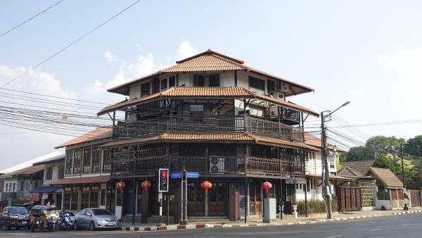 Velawarin Hotel - Warin Chamrap